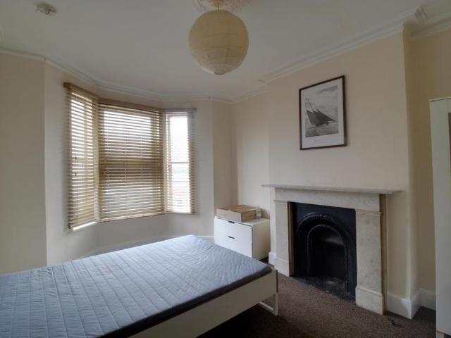 1 bedroom bedsit to rent