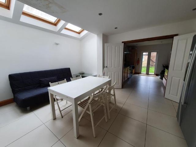 1 bedroom bedsit to rent