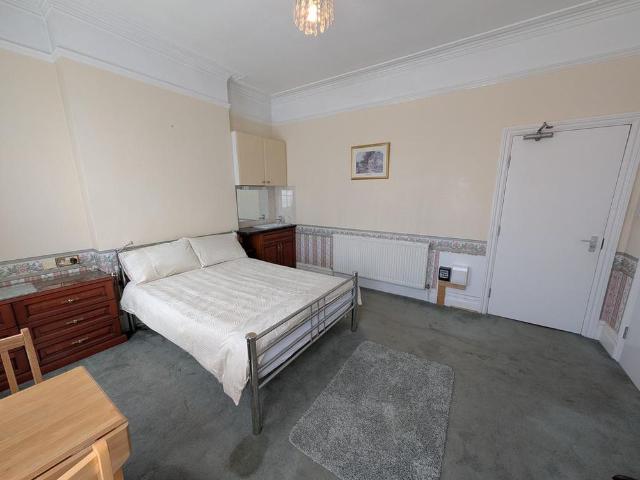 1 bedroom bedsit to rent
