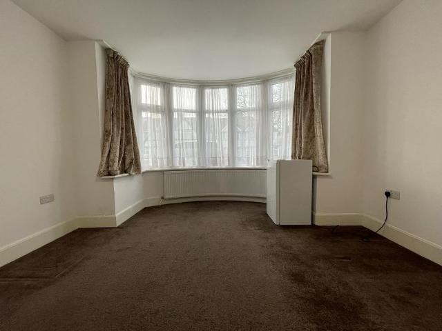 1 bedroom bedsit to rent