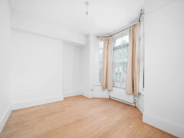 1 bedroom bedsit to rent