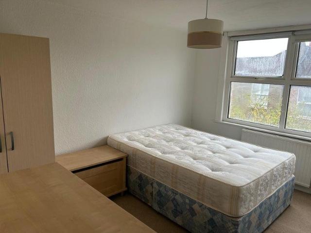 1 bedroom bedsit to rent