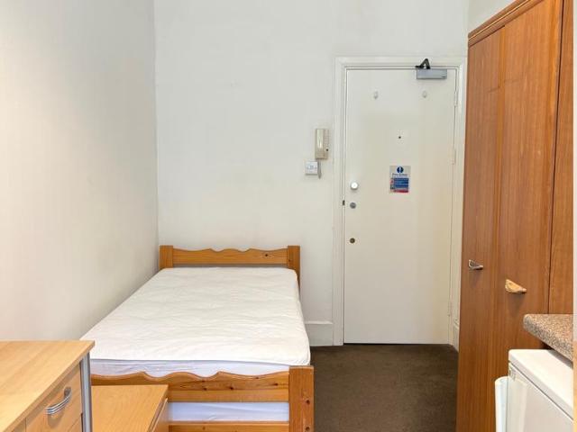 1 bedroom bedsit to rent