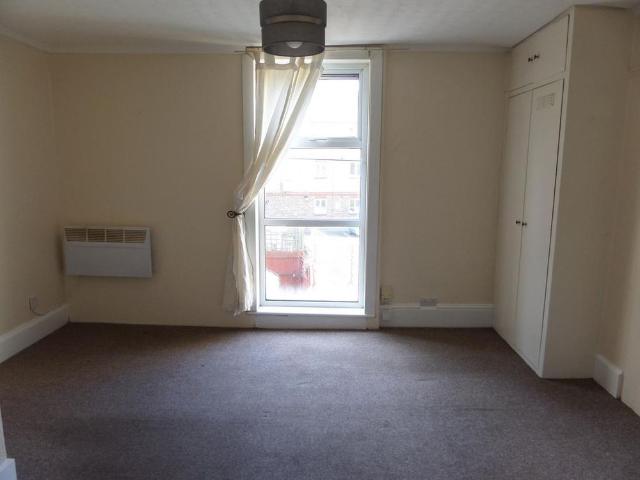 1 bedroom bedsit to rent