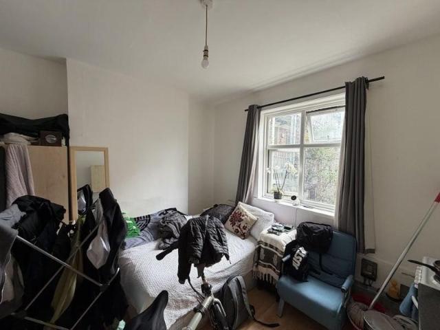 1 bedroom bedsit to rent
