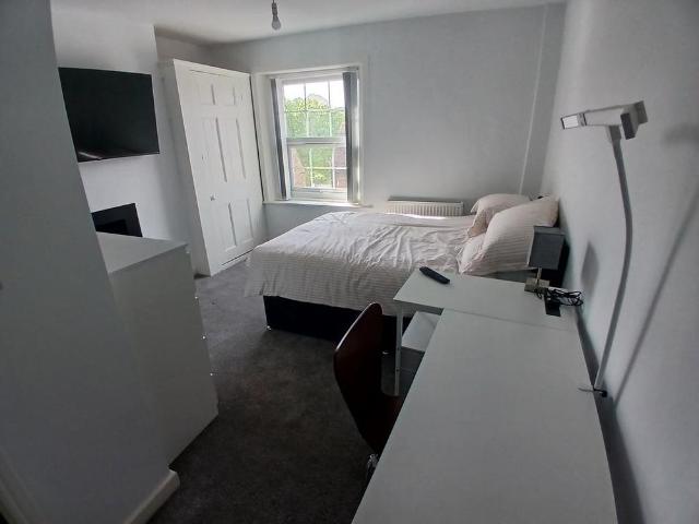 1 bedroom bedsit to rent