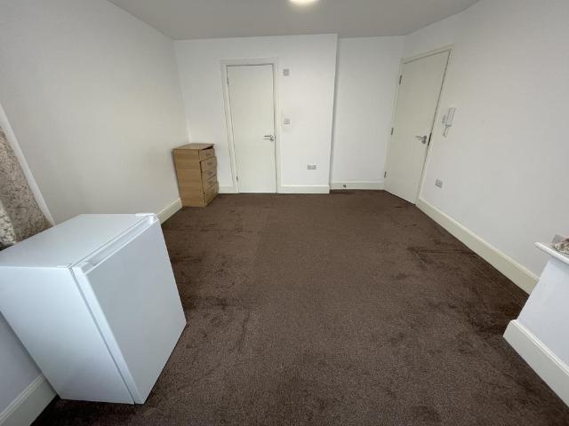 1 bedroom bedsit to rent