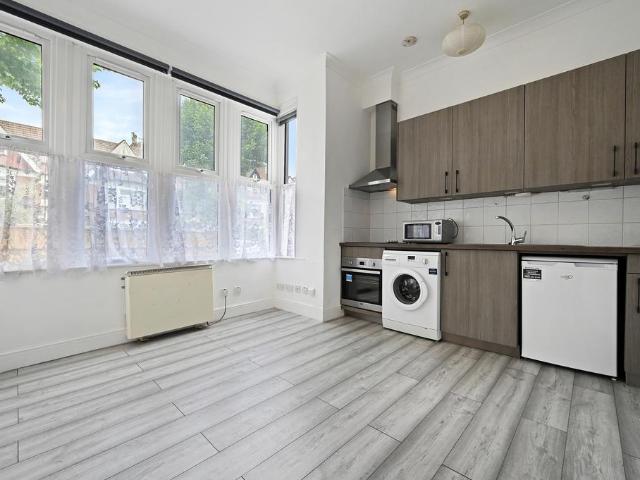 1 bedroom block of apartments to rent