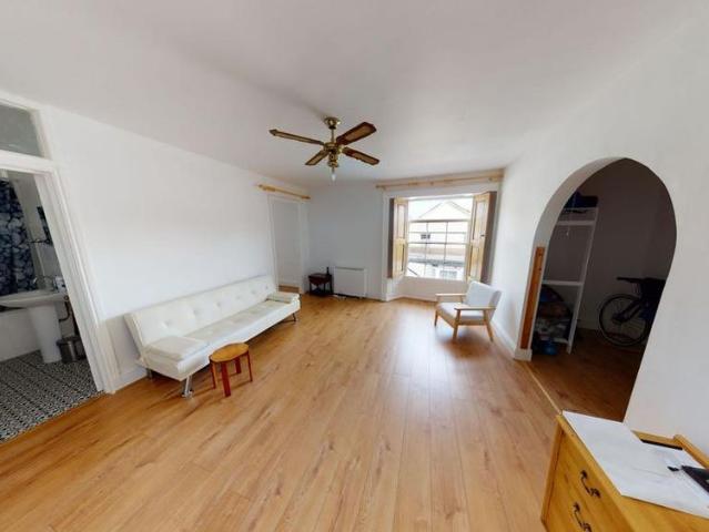 1 bedroom block of apartments to rent