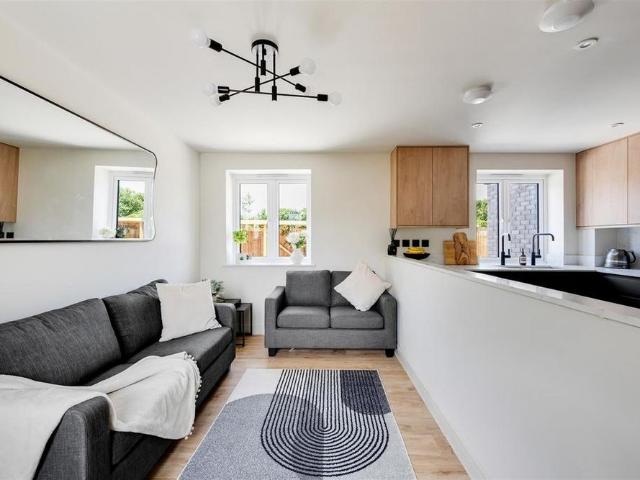 1 bedroom block of apartments to rent