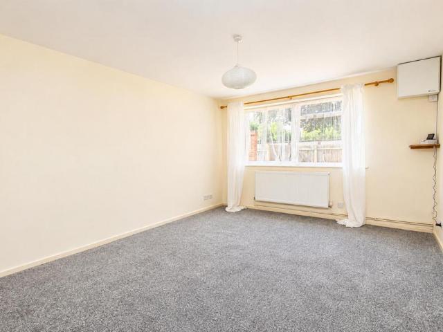 1 bedroom block of apartments to rent