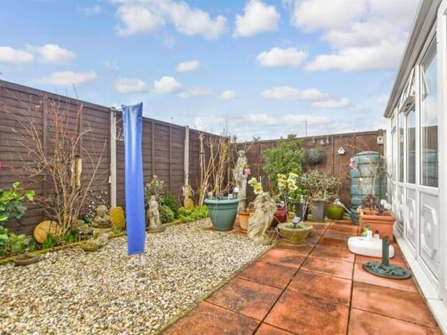 1 Bedroom Bungalow Ashford Kent 100824958
