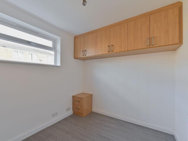 1 Bedroom Bungalow for Rent in Cornford Grove | Foxtons