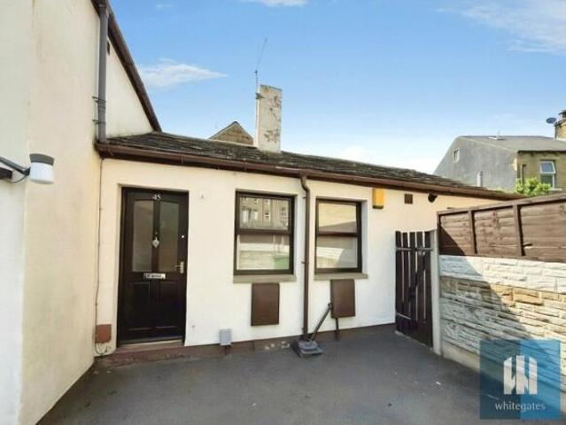1 bedroom bungalow for rent in Almondbury Bank, Huddersfield, HD5