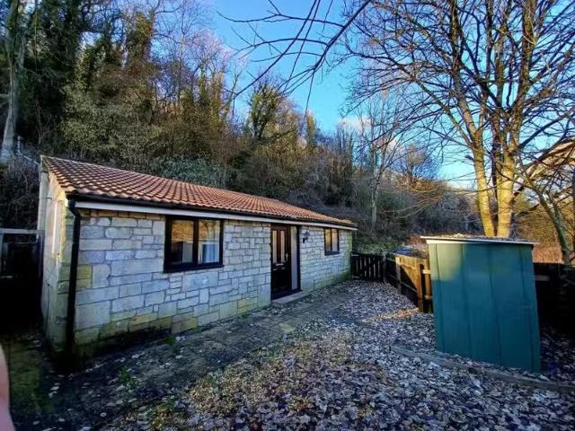 1 bedroom bungalow for rent in Lower Stoke, BA2