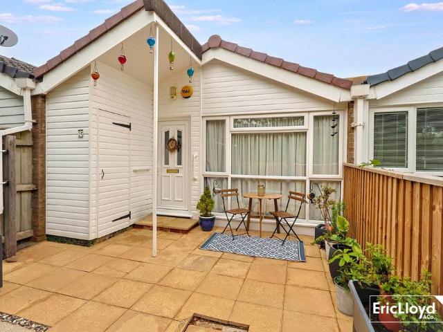 1 bedroom bungalow for sale