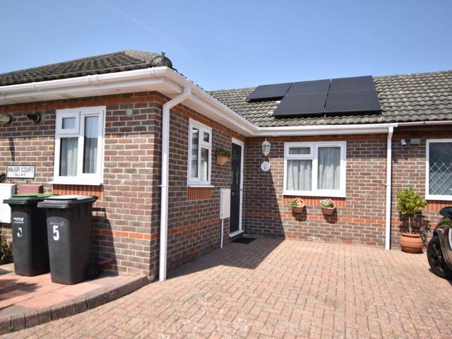 1 bedroom bungalow for sale