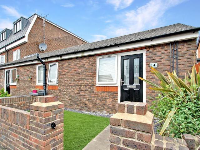 1 bedroom bungalow for sale