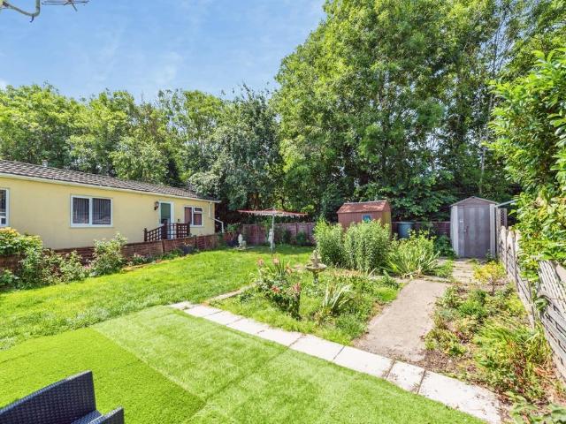 1 bedroom bungalow for sale