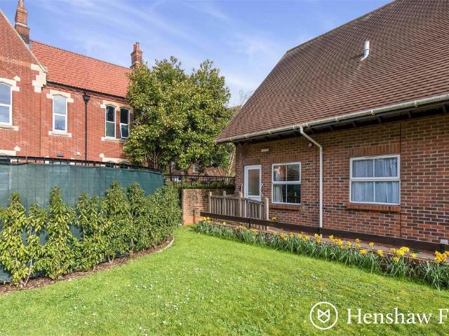 1 bedroom bungalow for sale