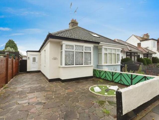 1 bedroom bungalow for sale in North Crescent, Southend on Sea, Essex, SS2
