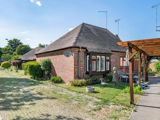 1 Bedroom Bungalow Henley On Thames Oxfordshire 100786584