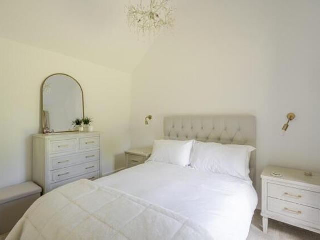 1 Bedroom Bungalow Ingatestone Essex 99986378