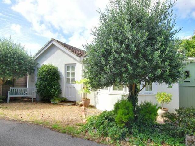 1 Bedroom Bungalow Worthing West Sussex 97442826