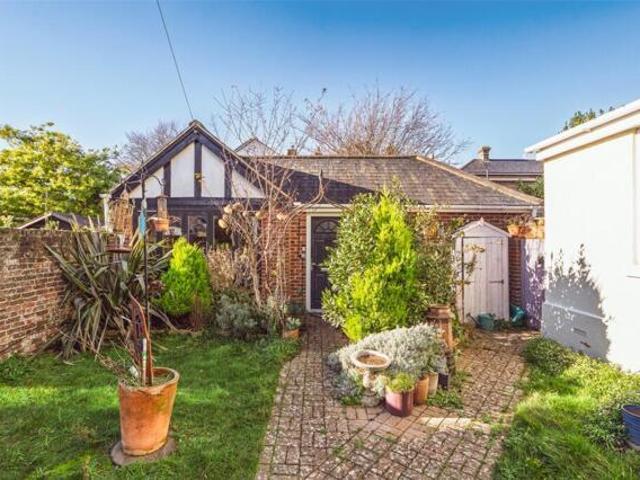 1 Bedroom Bungalow Worthing West Sussex LS99688211