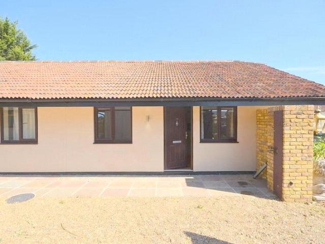 1 bedroom bungalow to rent