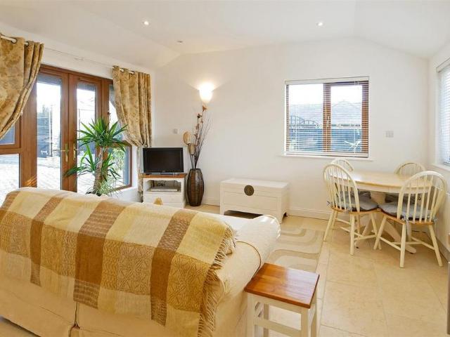 1 bedroom bungalow to rent