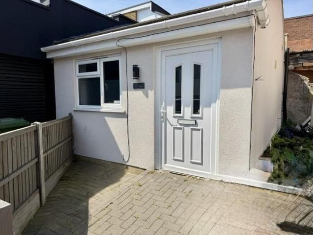 1 bedroom bungalow to rent