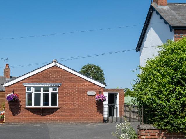 1 bedroom bungalow to rent