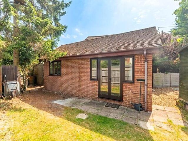 1 Bedroom Bungalow To Rent In Stoke Road, Leighton Buzzard, LU7