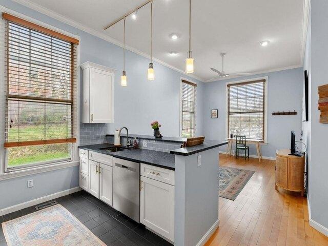1 bedroom, Burlington VT 05401 105127081