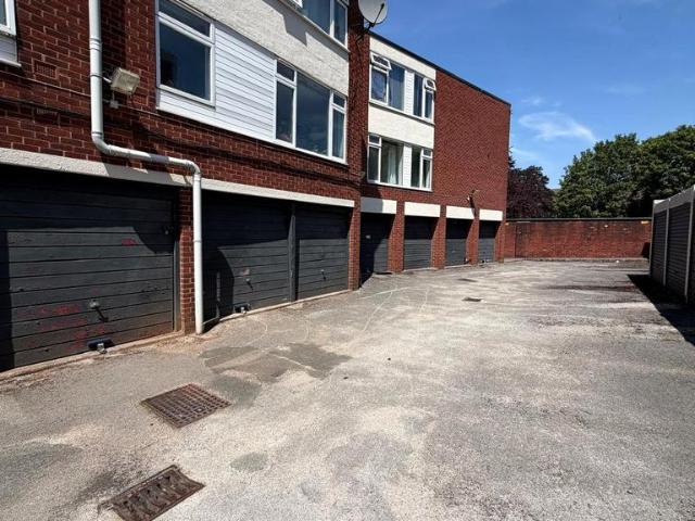 1 bedroom garages to rent