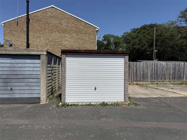 1 Bedroom Garages Garage / Parking