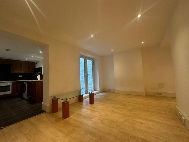 1 Bedroom Garden Flat to Let – Eversholt Street