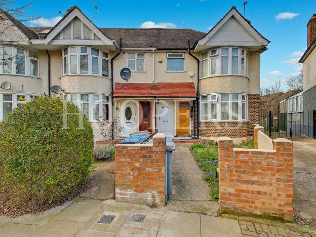 1 bedroom ground maisonette for sale