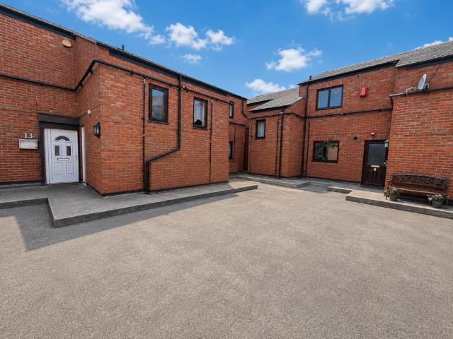 1 bedroom ground maisonette for sale