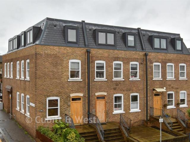 1 bedroom ground maisonette for sale