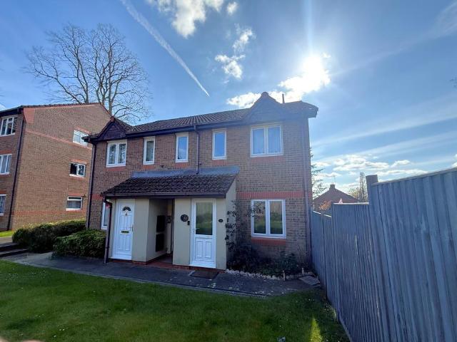 1 bedroom ground maisonette for sale