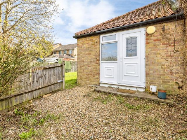 1 bedroom ground maisonette for sale