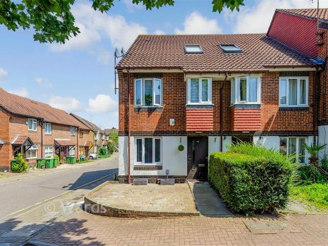 1 bedroom ground maisonette for sale