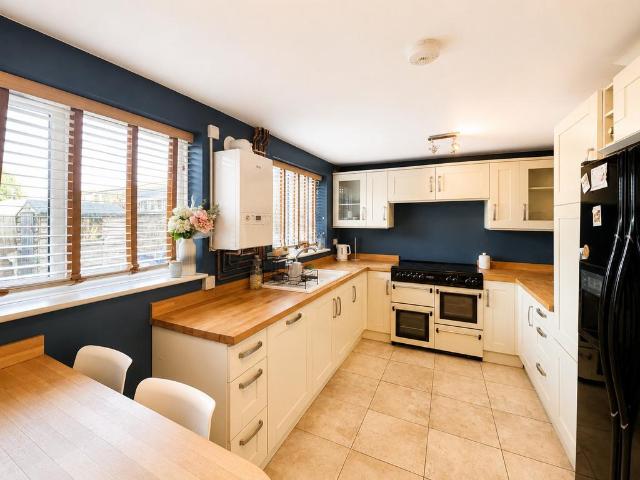 1 bedroom ground maisonette for sale