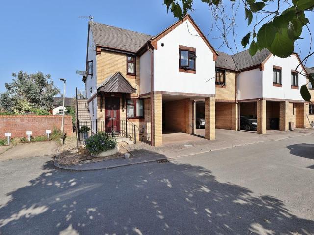 1 bedroom ground maisonette for sale