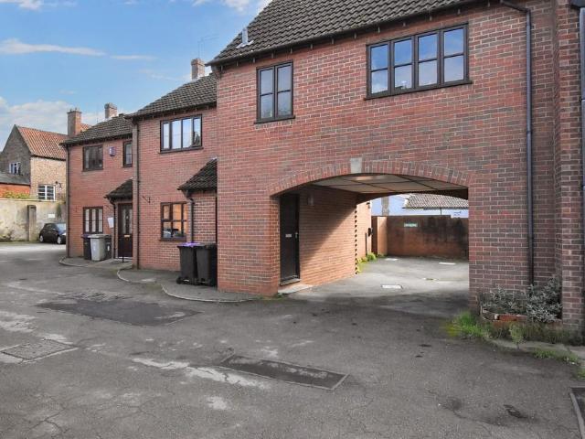 1 bedroom ground maisonette for sale