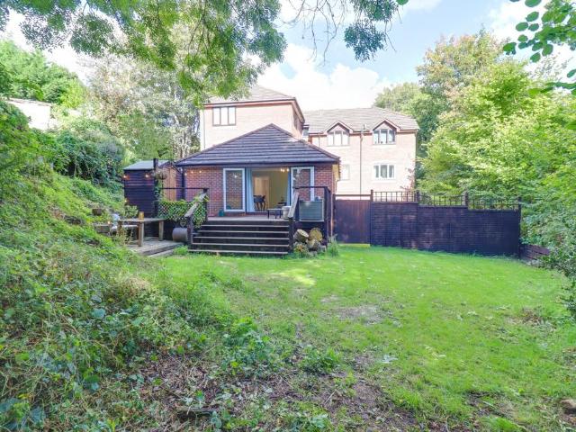 1 bedroom ground maisonette for sale