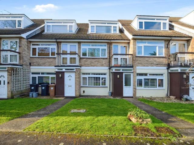 1 bedroom ground maisonette for sale