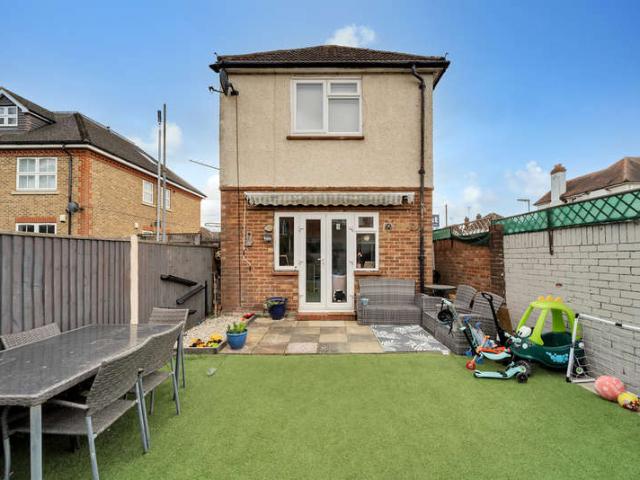 1 Bedroom Ground Maisonette Flat